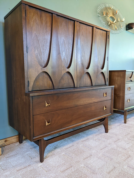 Broyhill brasilia tallboy store